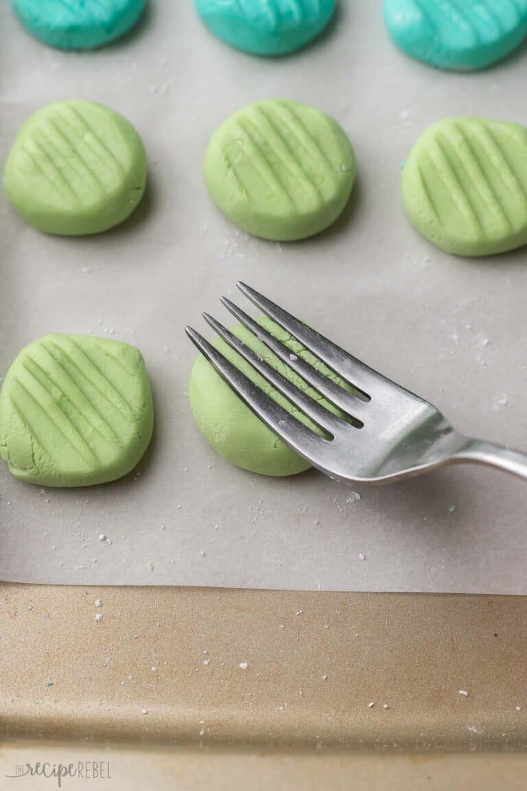 Simple Cream Cheese Mints - The Recipe Rebel