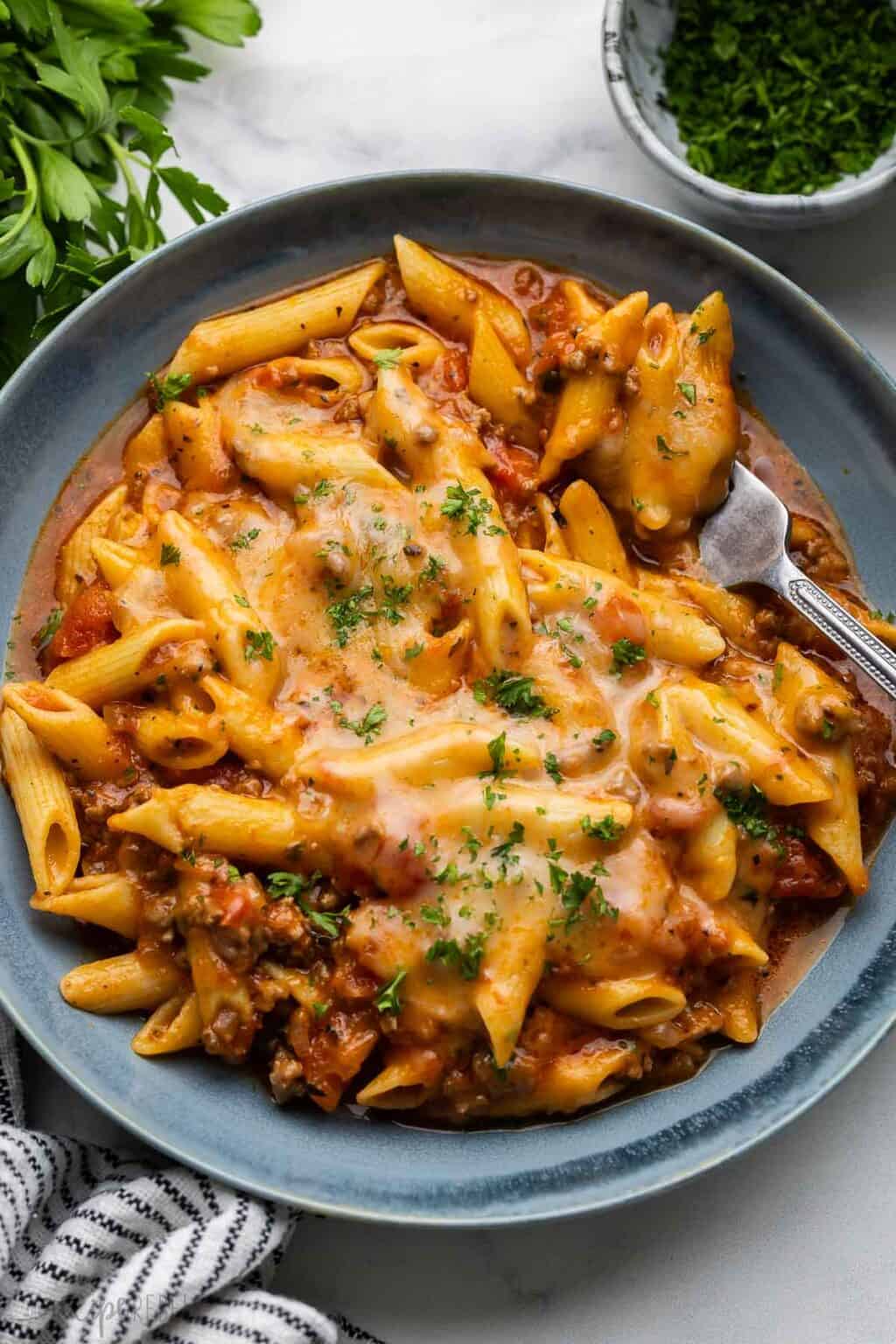 Slow Cooker Baked Ziti Recipe {VIDEO} - The Recipe Rebel